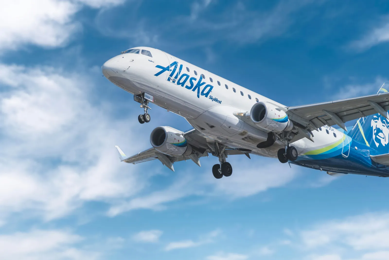 Alaska Airlines Opens New PDX Lounge with Pacific Northwest Design ...
